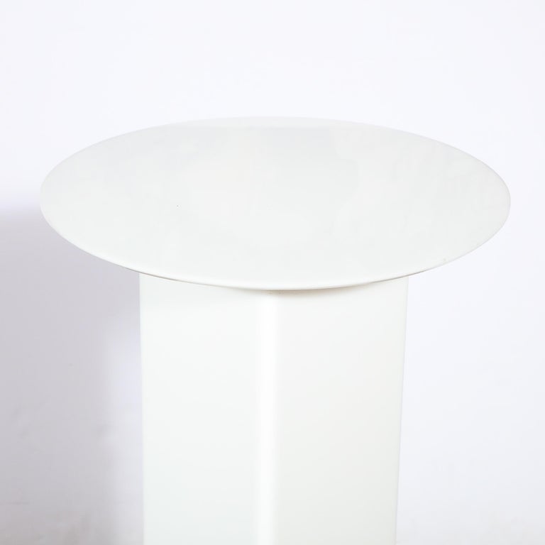 Mid-Century Modern Minimalist Geometric White Lucite Pedestal at 1stDibs