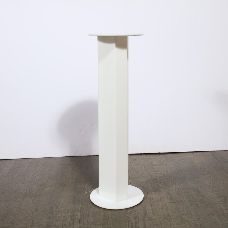 Mid-Century Modern Minimalist Geometric White Lucite Pedestal at 1stDibs