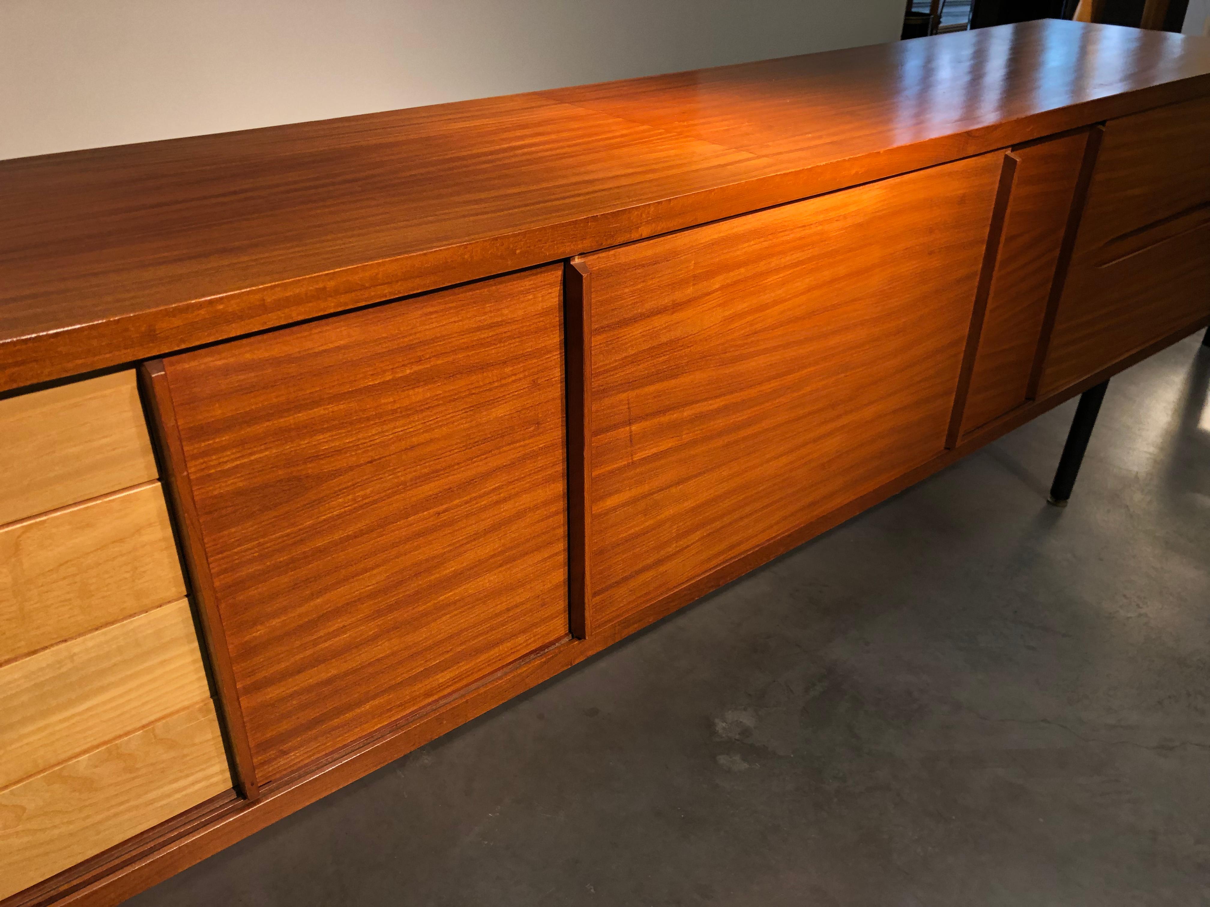 Mid-Century Modern Minimalistic Italian Sideboard by Dal Vera For Sale ...