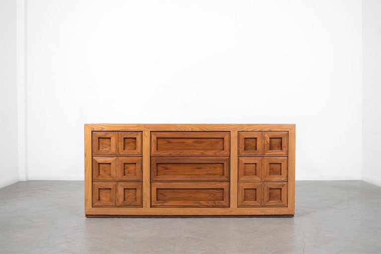Mid-Century Modern Oak Chest of Drawers For Sale at 1stDibs