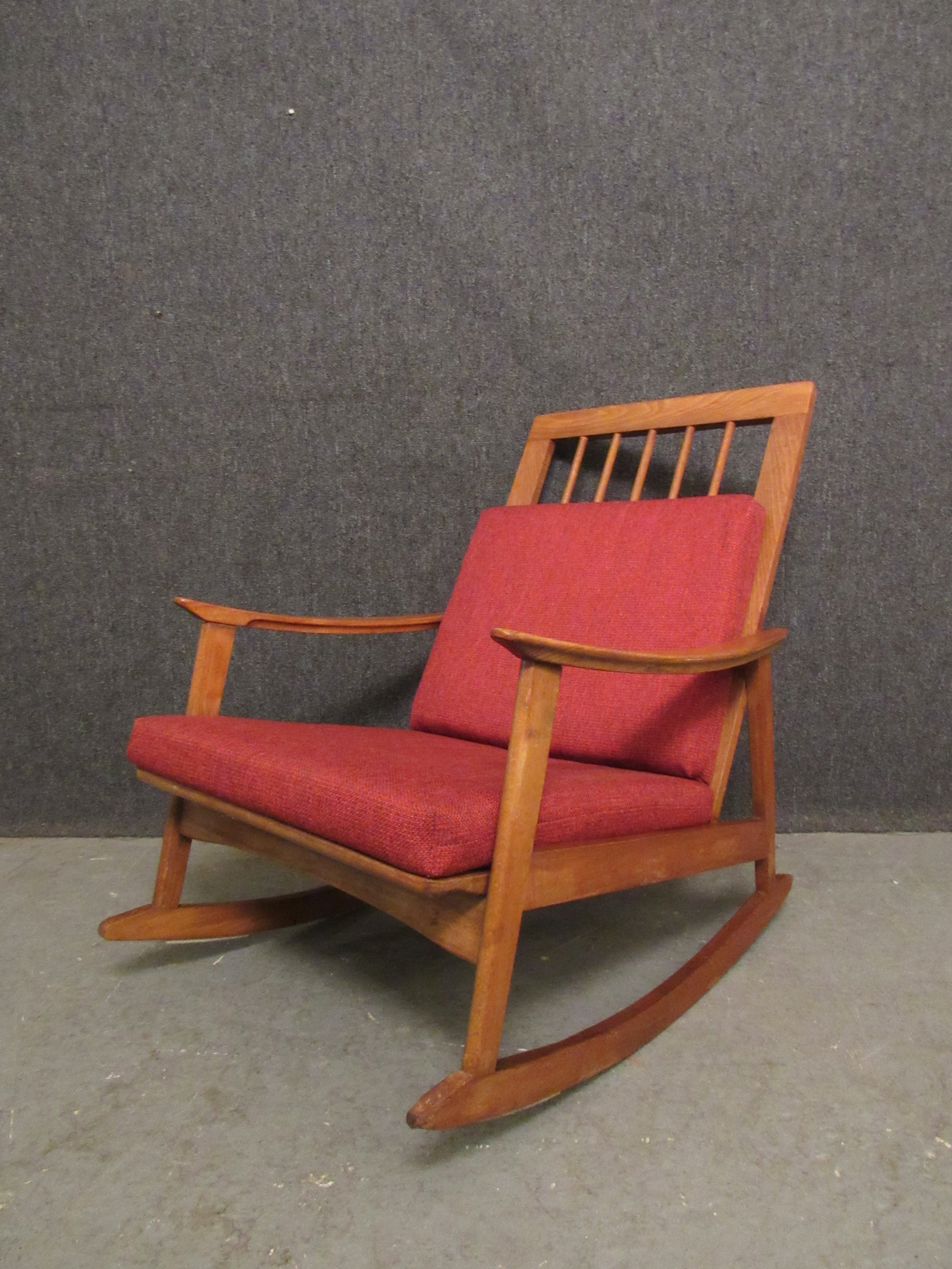 Mid-Century Modern Oak Spindle Back Rocker For Sale at 1stDibs