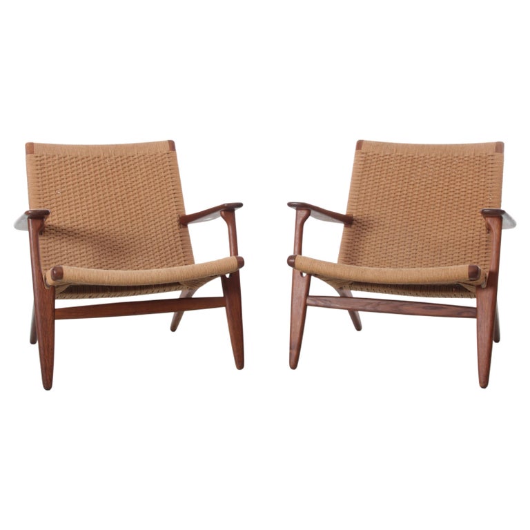 Mid-Century Modern Pair of Lounge Chair CH25 by Hans Wegner For Sale at 1stDibs