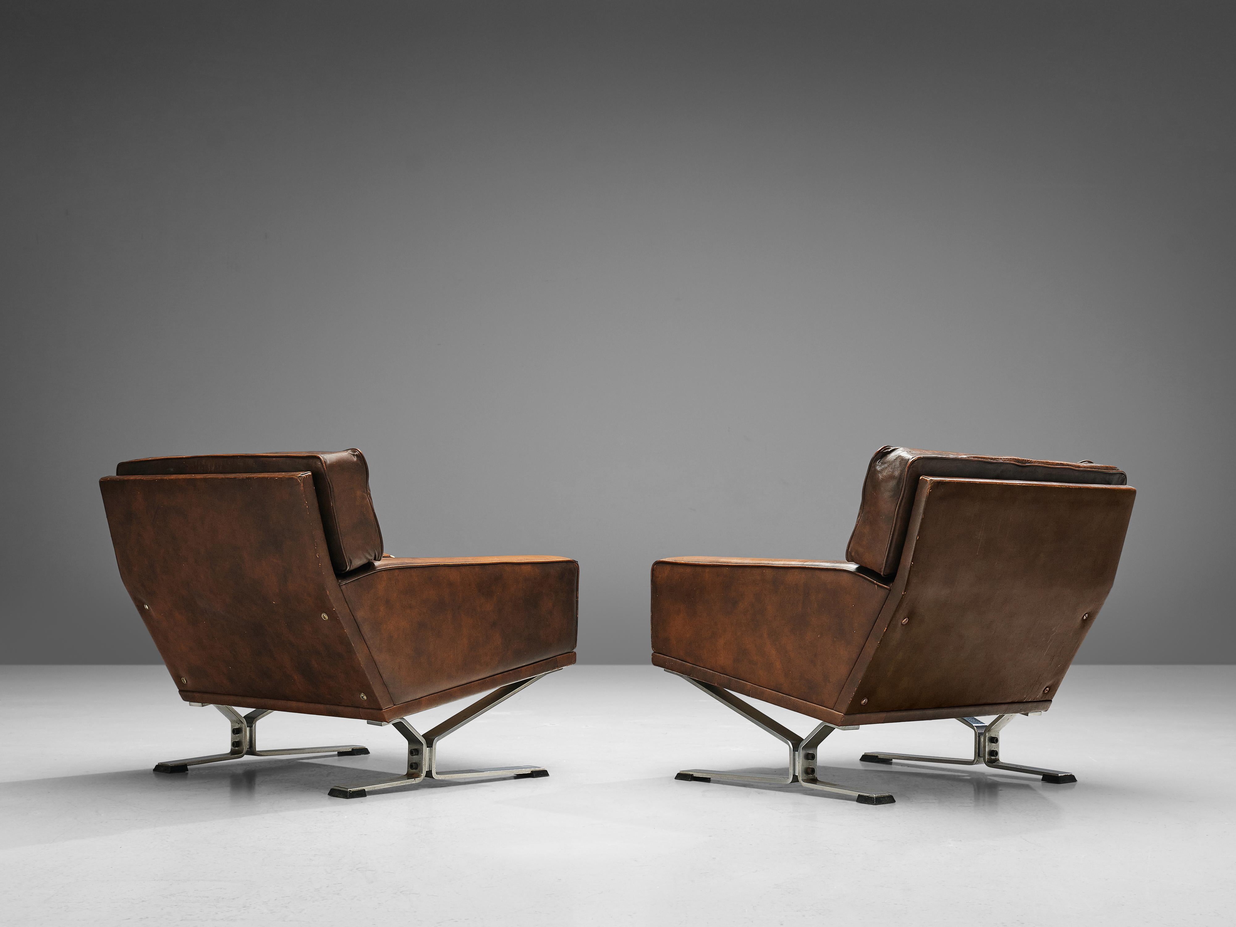 Mid-Century Modern Pair of Lounge Chairs in Brown Leather For Sale at ...