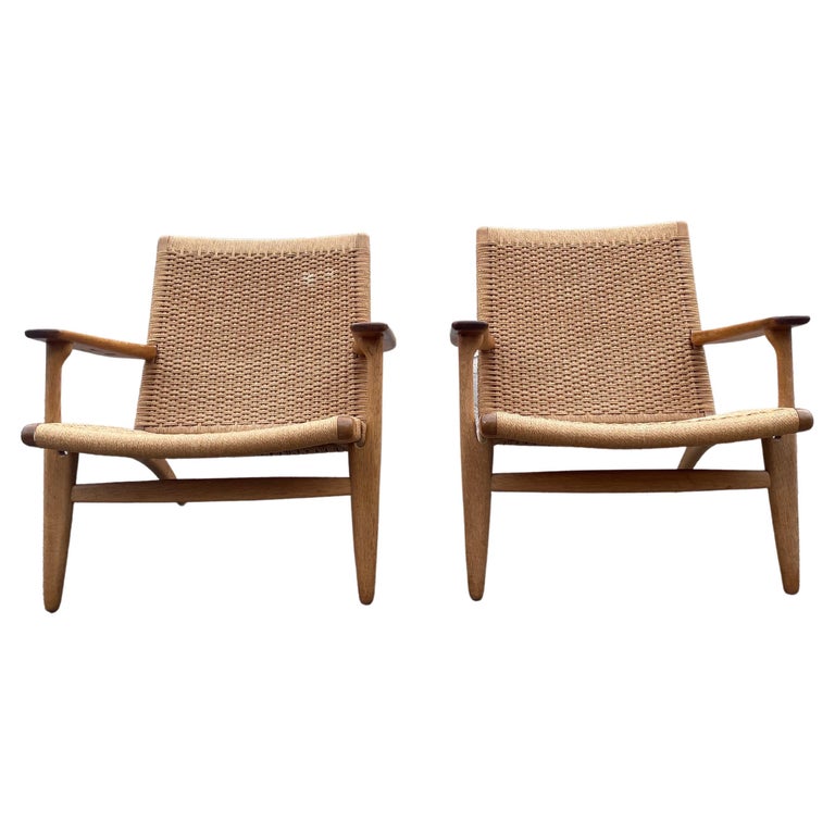 Mid-Century Modern Pair of the original oak Lounge Chair CH25 by Hans Wegner For Sale at 1stDibs