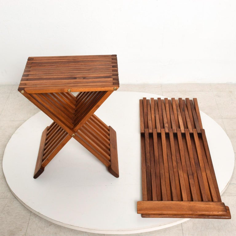 Mid-Century Modern Pair of Teak Folding Side Tables For Sale at 1stDibs