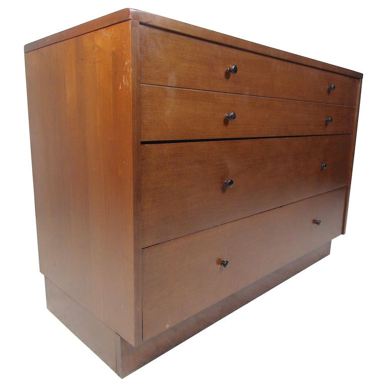 Mid-Century Modern Paul McCobb Style Chest at 1stDibs