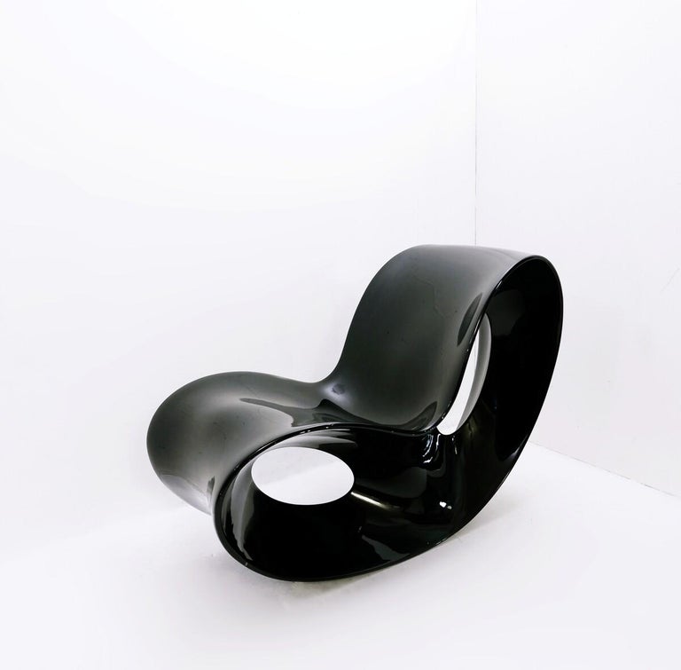 Mid Century Modern Rocking-chair "Voido" by Ron Arad in polyéthylène For Sale at 1stDibs