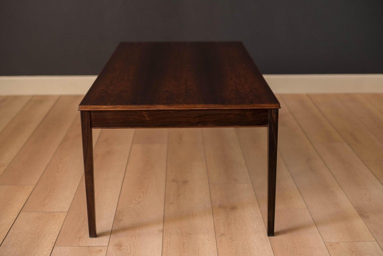 Mid-Century Modern Rosewood Coffee Table at 1stDibs