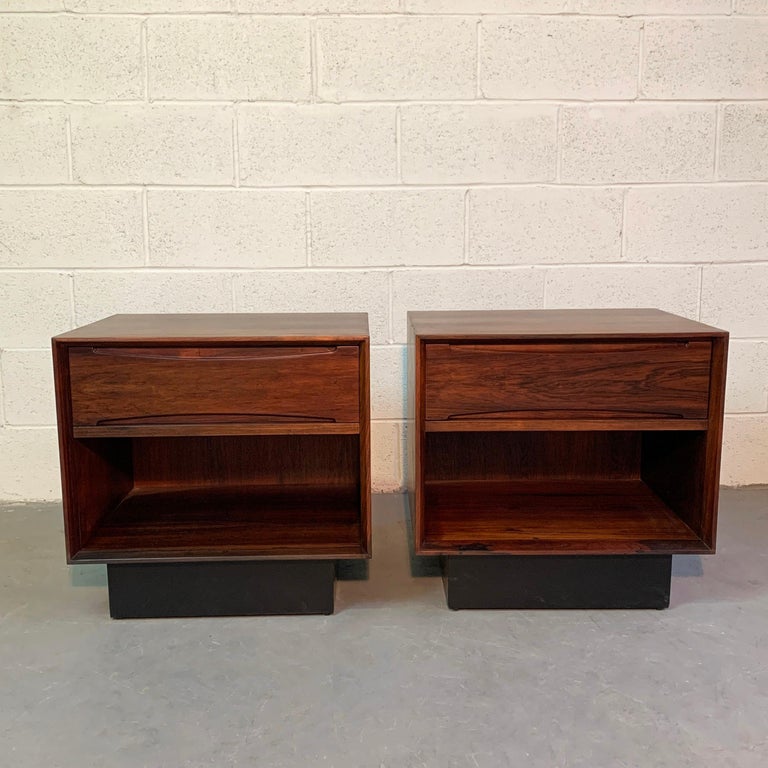 Mid-Century Modern Rosewood Cube Nightstands at 1stDibs