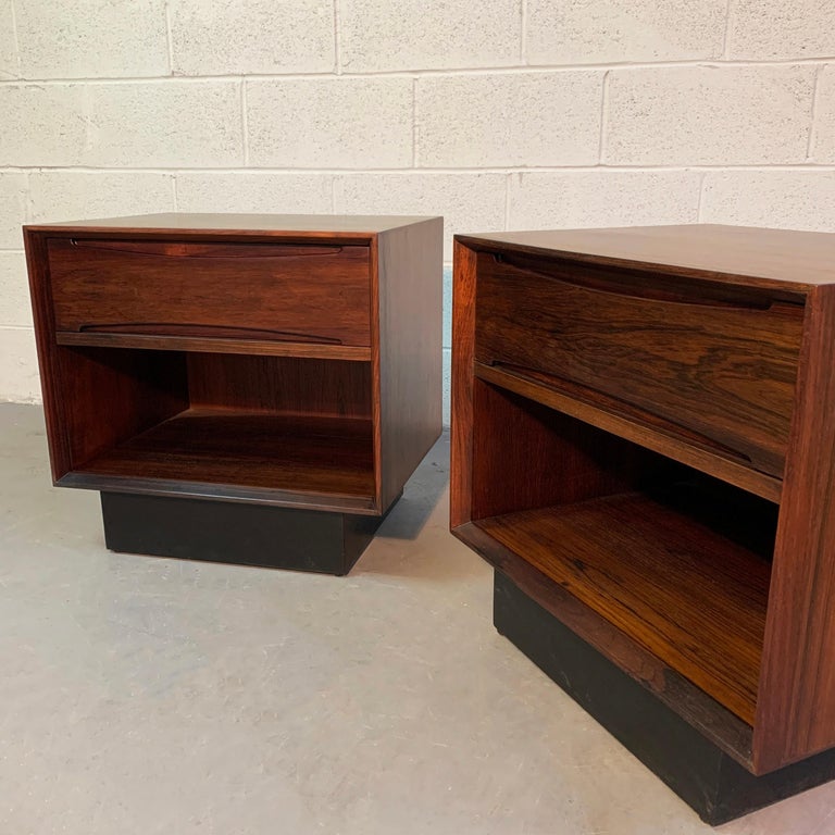 Mid-Century Modern Rosewood Cube Nightstands at 1stDibs