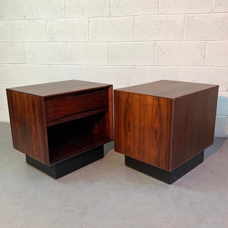 Mid-Century Modern Rosewood Cube Nightstands at 1stDibs