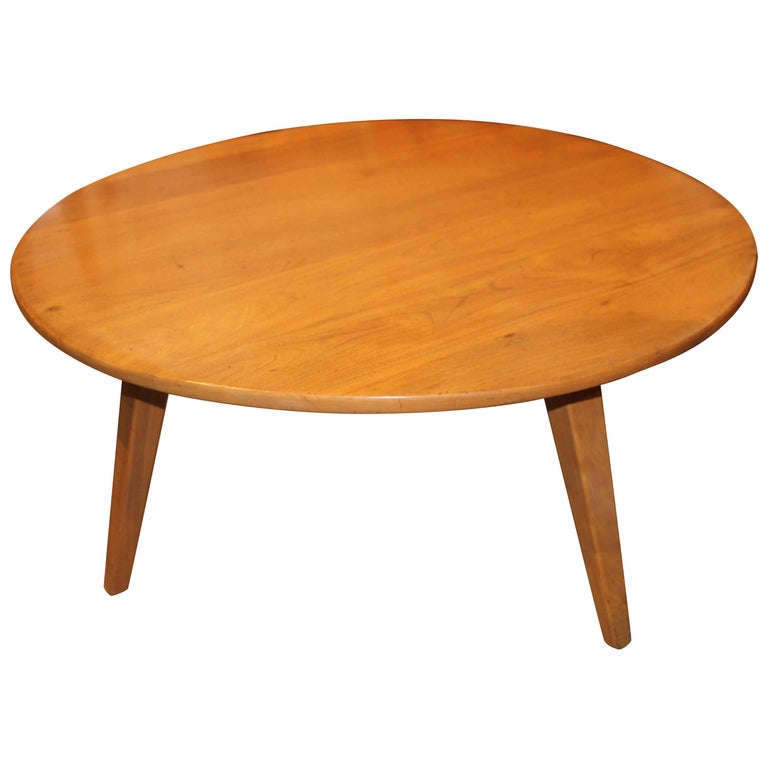 Mid-Century Modern Round Coffee Table at 1stDibs