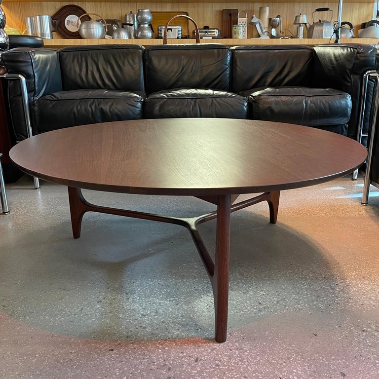 Mid-Century Modern Round Walnut Coffee Table at 1stDibs