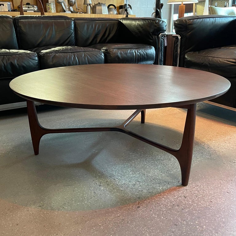 Mid-Century Modern Round Walnut Coffee Table at 1stDibs