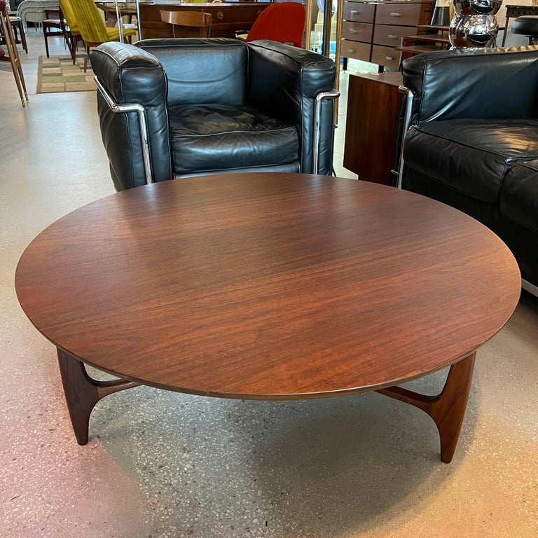 Mid-Century Modern Round Walnut Coffee Table at 1stDibs