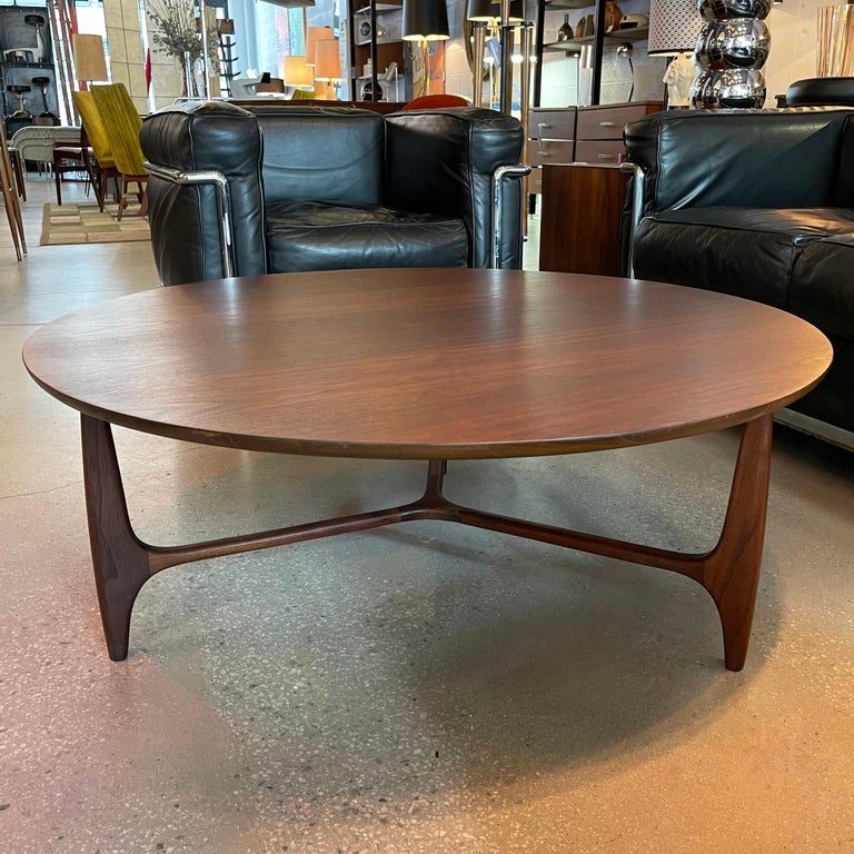 Mid-Century Modern Round Walnut Coffee Table at 1stDibs