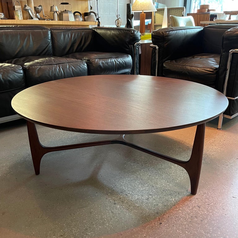 Mid-Century Modern Round Walnut Coffee Table at 1stDibs