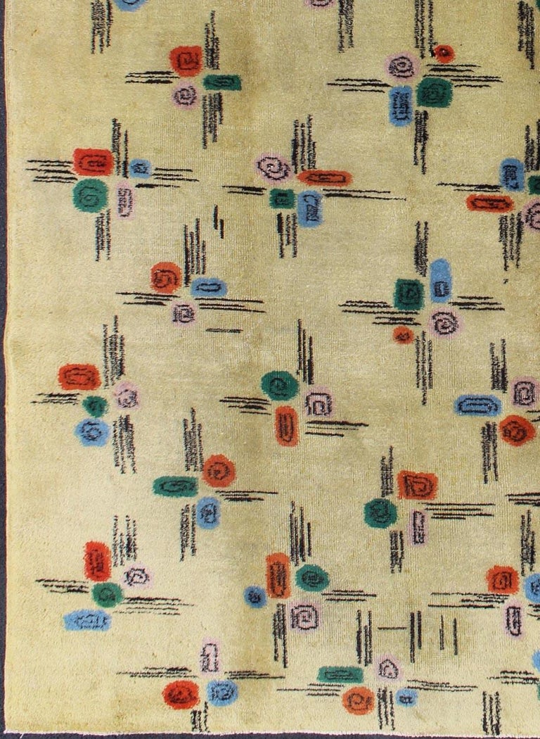 Mid-Century Modern Rug with All-Over Blossom Pattern on Pale Yellow and ...