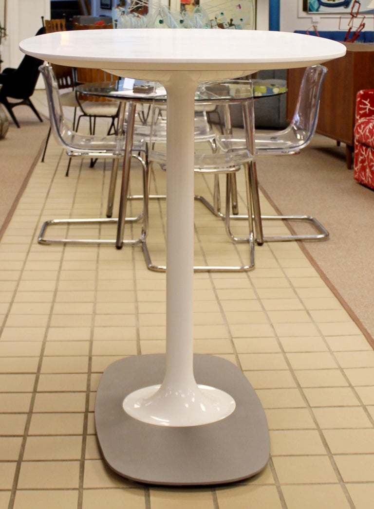 Mid-Century Modern Saarinen Style Oval White Hi High Top Bar Table ...