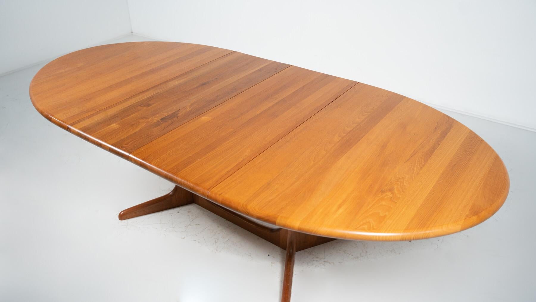 Mid-Century Modern Scandinavian Extendable Dining Table For Sale at 1stDibs