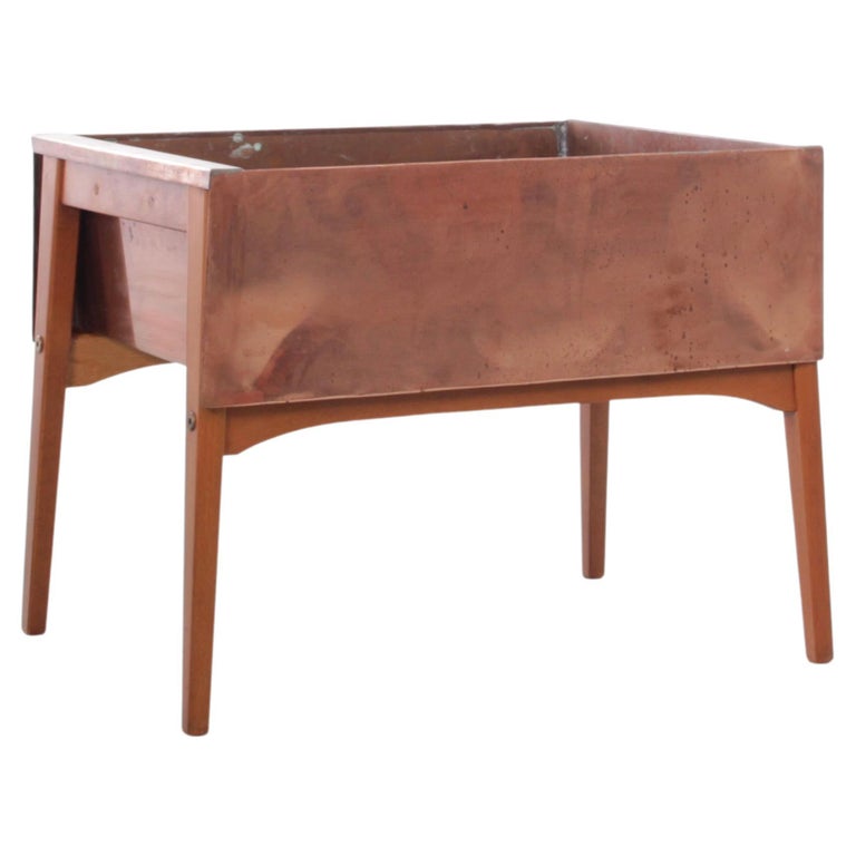 Mid-Century Modern Scandinavian Planter in Copper For Sale at 1stDibs
