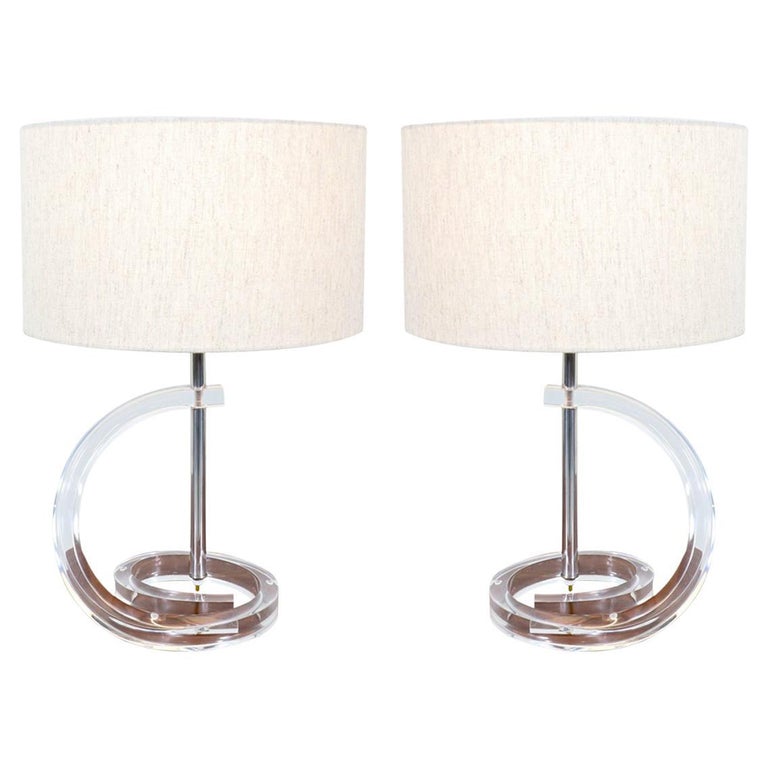 Mid-Century Modern Sculpted Lucite Table Lamps For Sale at 1stDibs
