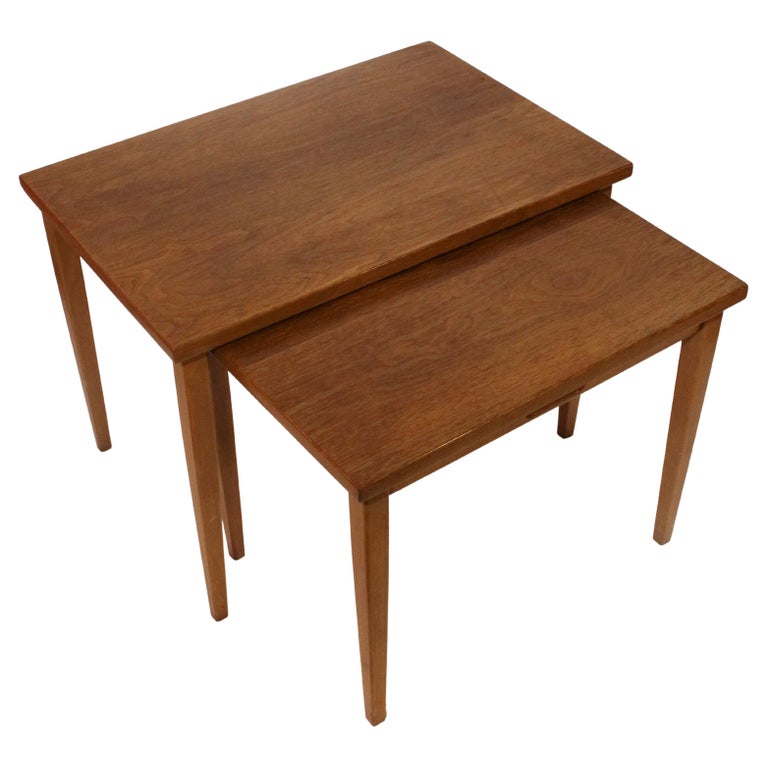 Mid-Century Modern Set of 2 Walnut Nesting Tables For Sale at 1stDibs