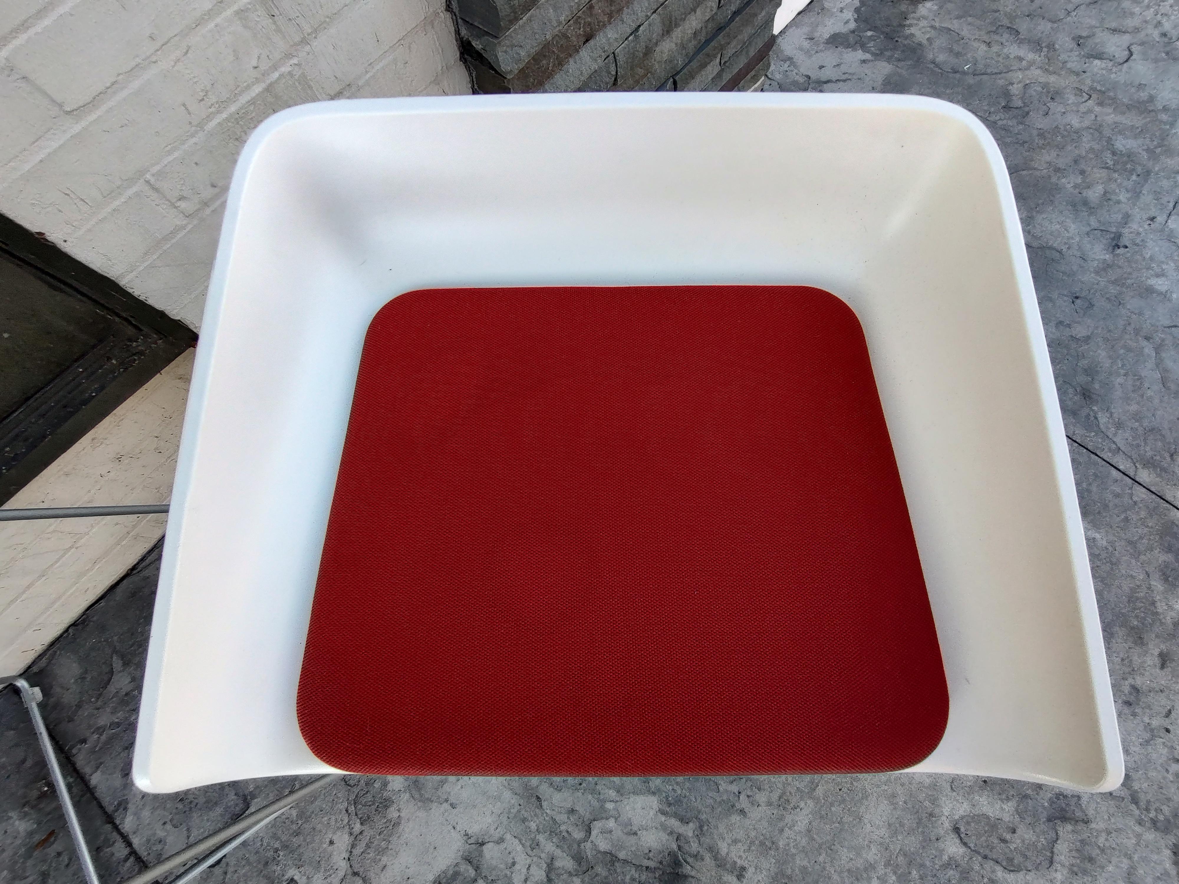 Mid-Century Modern Set of 3 Steelcase "Scoop" Bar Stools For Sale at ...