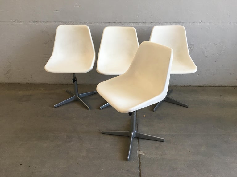 Mid-Century Modern Set of 4 Rotating Chairs by Robin Day for S.A.M.U ...