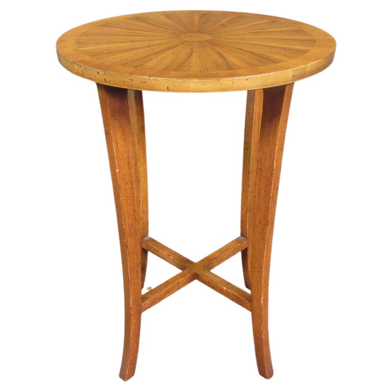 Mid-Century Modern Side Table at 1stDibs