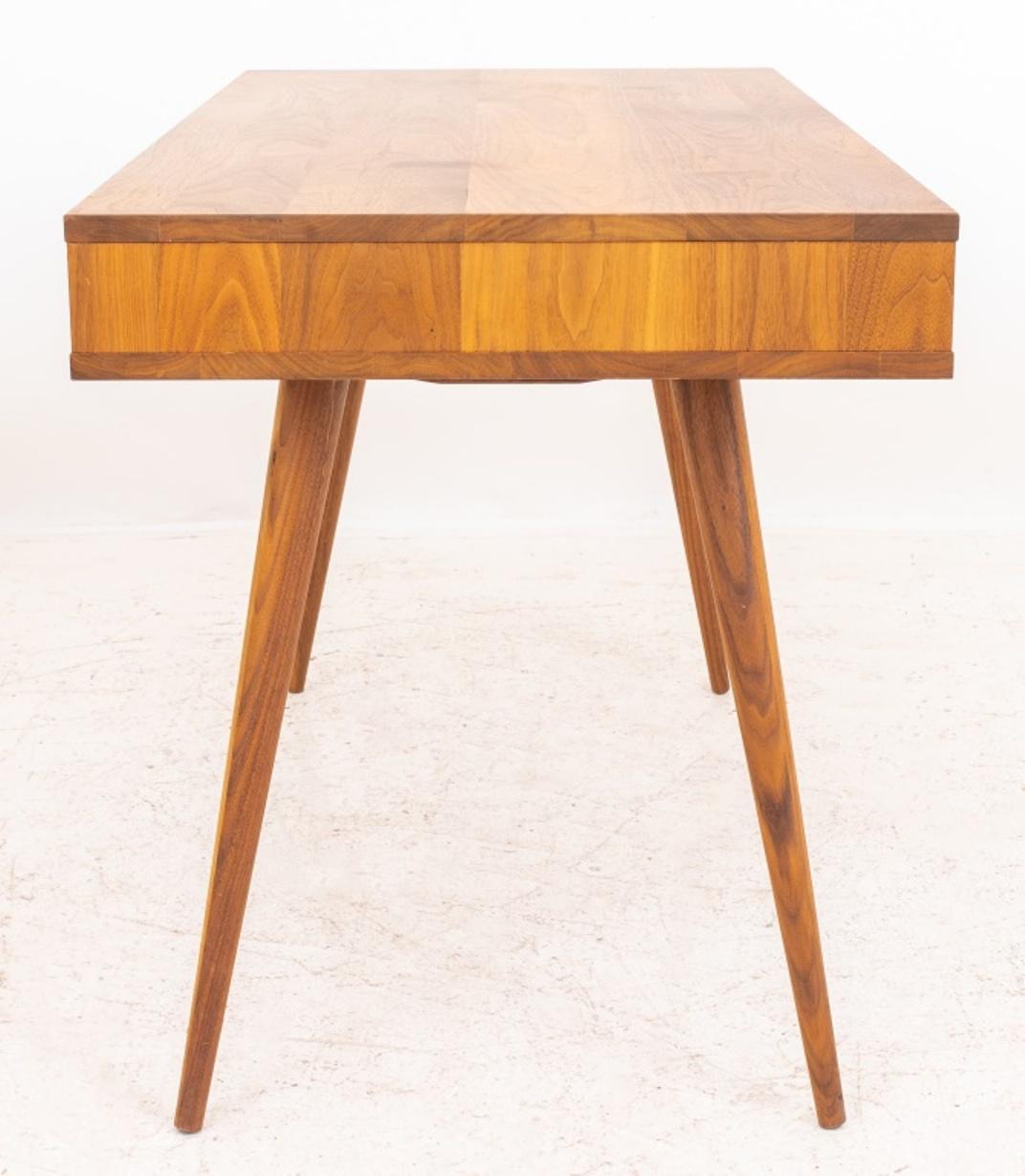 Mid-Century Modern Style Desk For Sale at 1stDibs