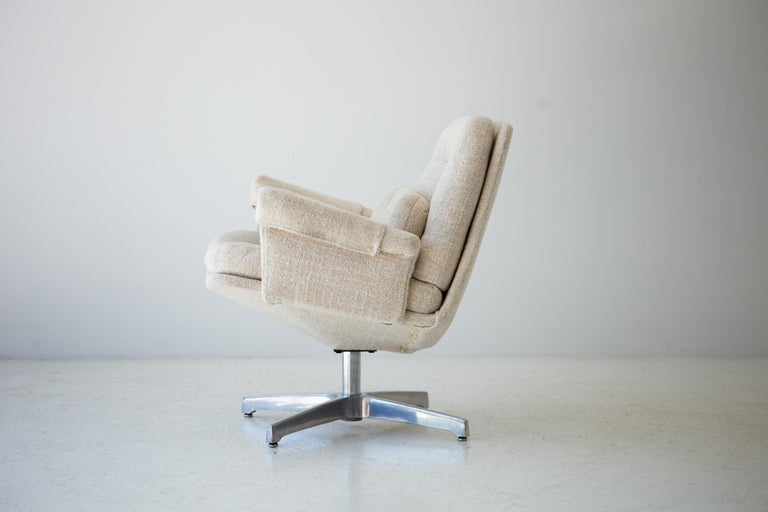 Mid-Century Modern Swivel Lounge Chair by Founders For Sale at 1stDibs