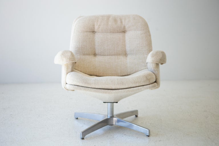 Mid-Century Modern Swivel Lounge Chair by Founders For Sale at 1stDibs
