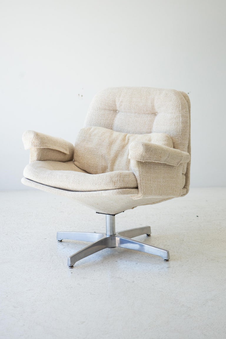 Mid-Century Modern Swivel Lounge Chair by Founders For Sale at 1stDibs
