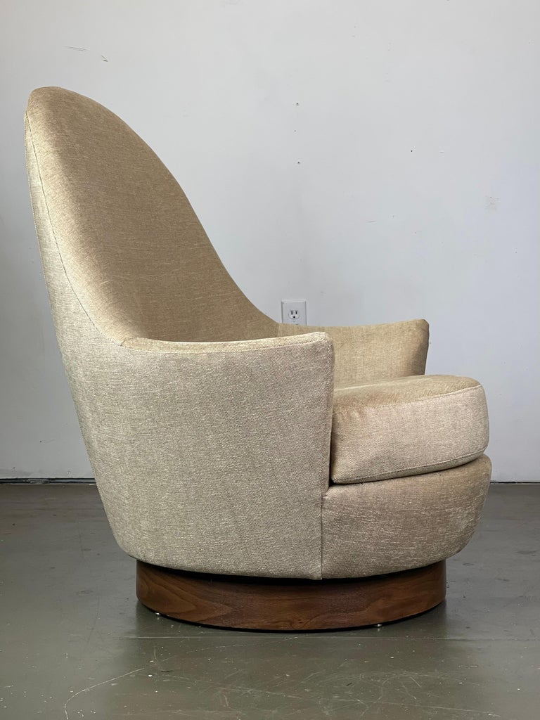 Mid Century Modern Swivel Lounge Pod or Egg Chair by Selig at 1stDibs