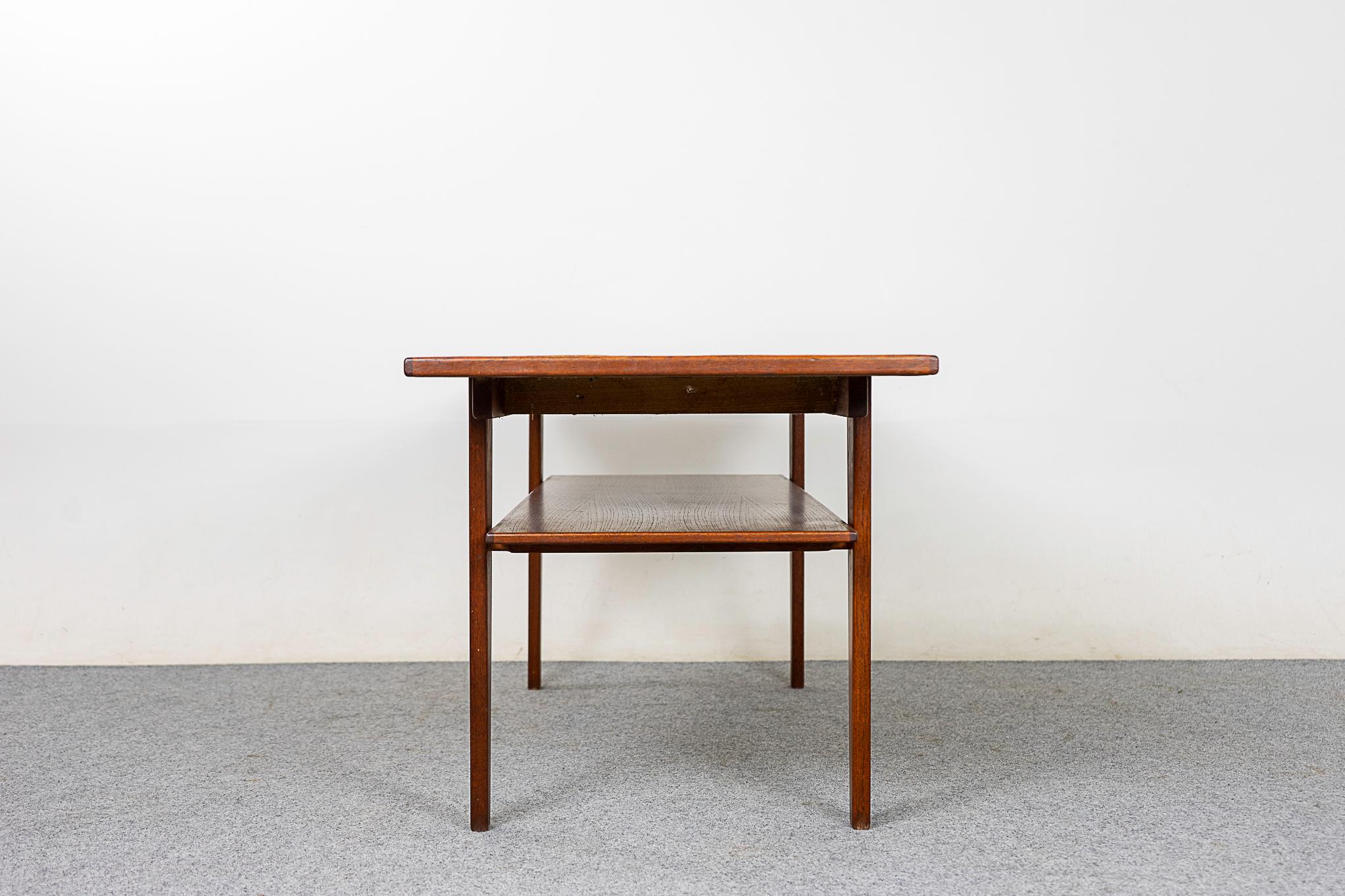 Mid-Century Modern Teak Coffee Table with Shelf For Sale at 1stDibs