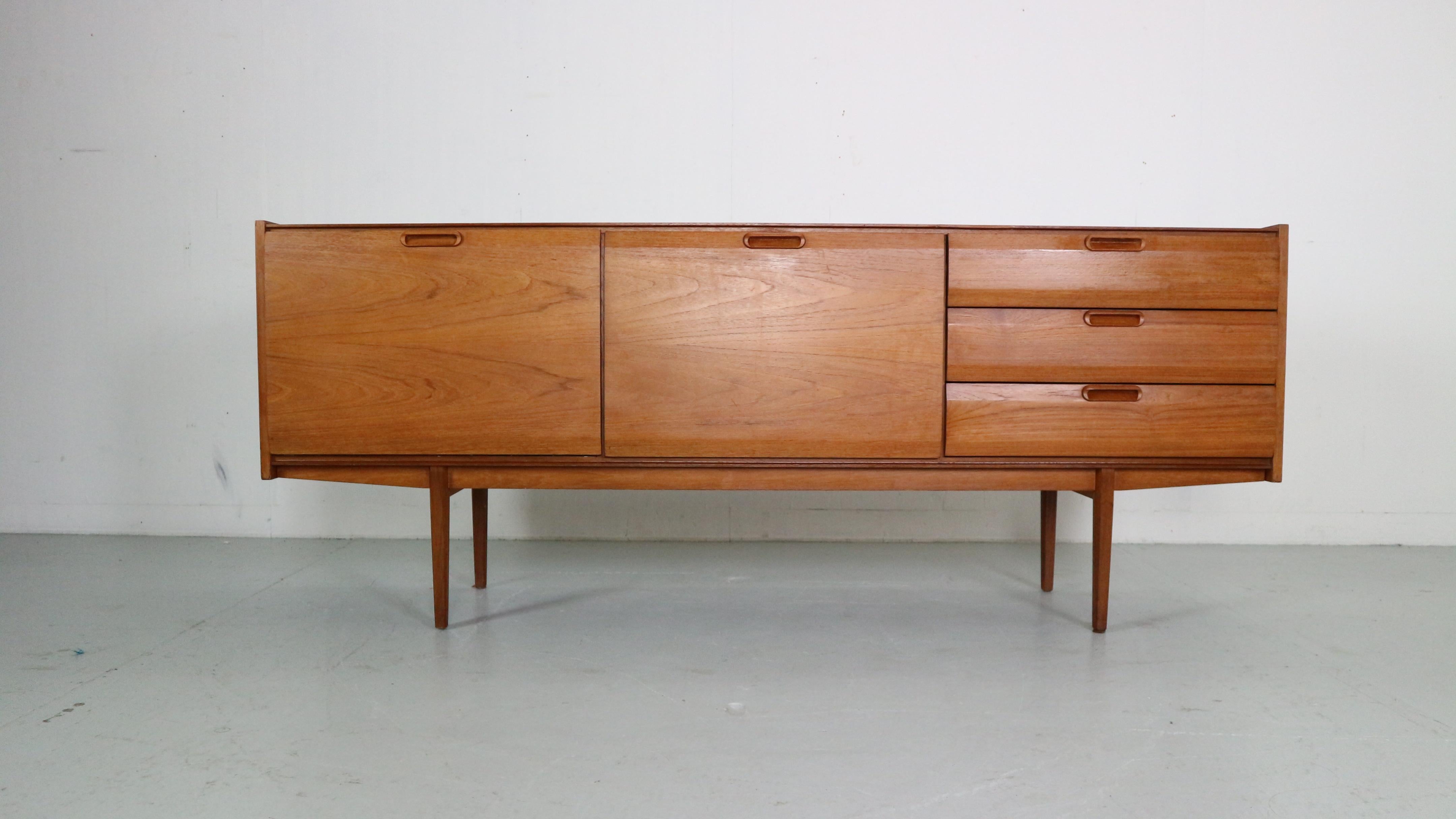 Mid-Century Danish Teak Sideboard, 1960s For Sale at 1stDibs