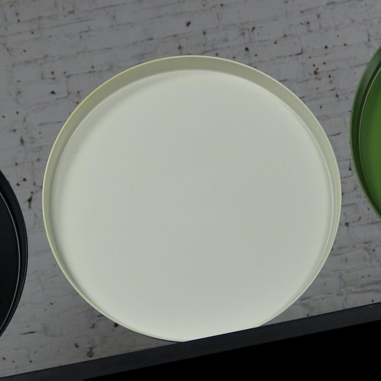 Mid-Century Modern Trays Round White Plastic Splatter Platters by Sabe ...