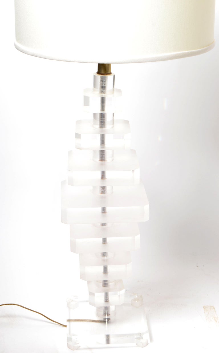 Mid-Century Modern Variegated Tiers Lucite Table Lamp For Sale at 1stDibs