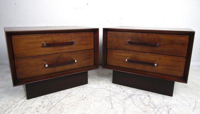 Mid-Century Modern Walnut and Rosewood Lane Bedroom Set For Sale at ...
