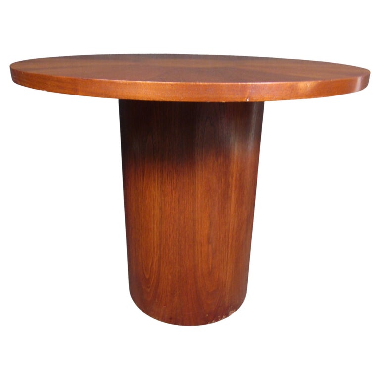 Mid-Century Modern Walnut Center Table at 1stDibs