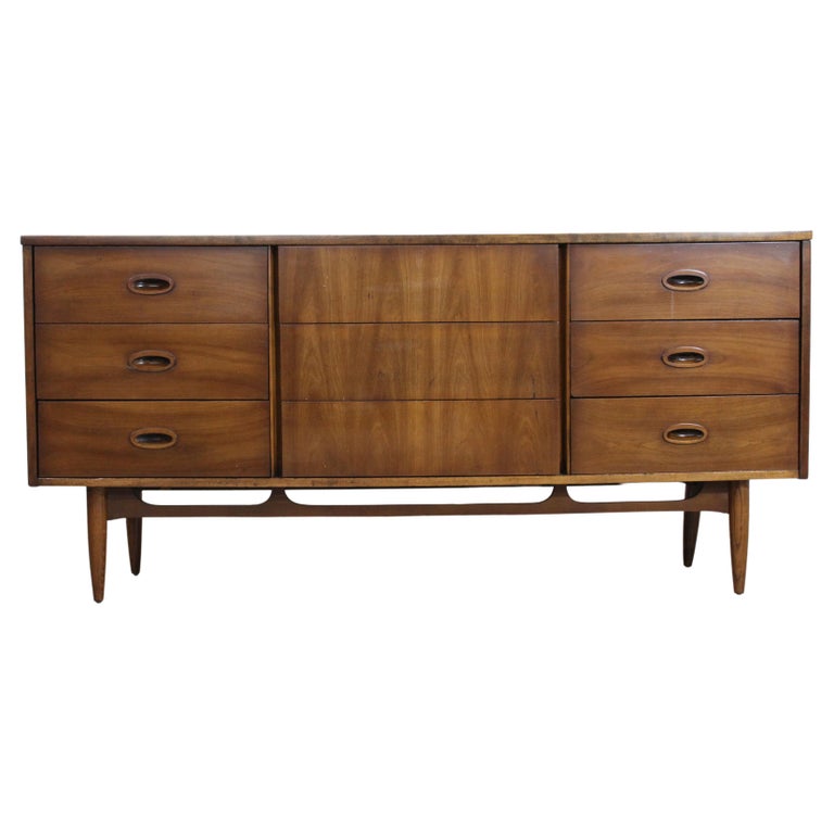 Mid-Century Modern Walnut Credenza/Chest Of Drawers on Pencil Legs For ...