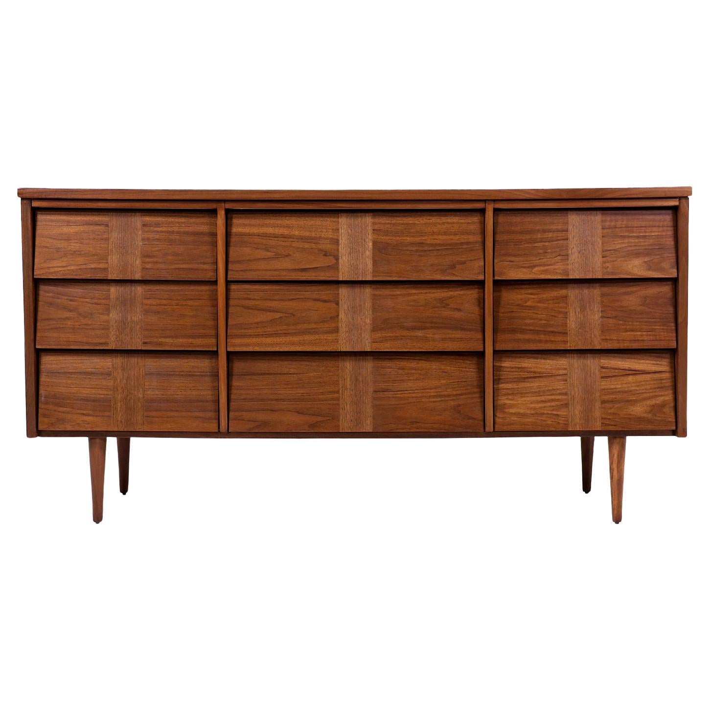 Mid-Century Modern Walnut Dresser with Slatted Drawers For Sale at 1stDibs