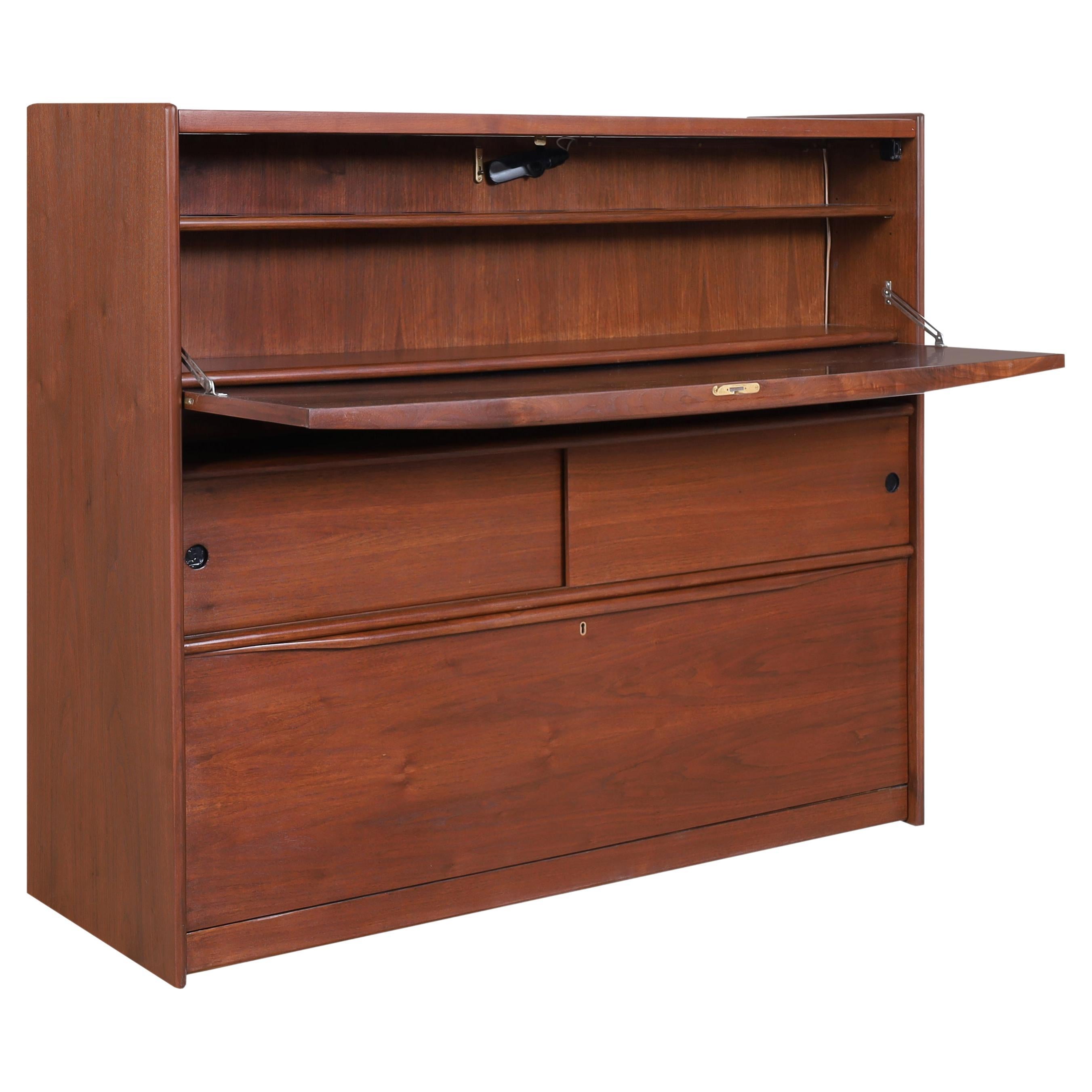 Mid Century Modern Walnut Bar at 1stDibs