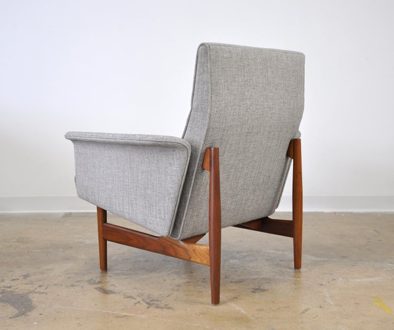 Mid-Century Modern Walnut Light Gray Lounge Chair at 1stDibs