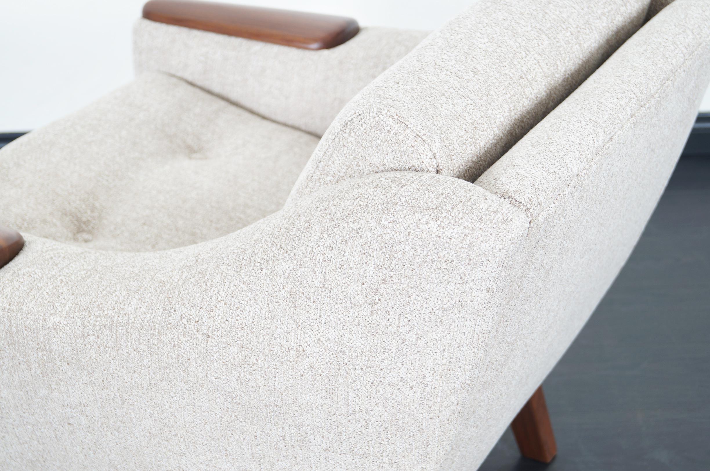 Mid-Century Modern Walnut Lounge Chairs at 1stDibs