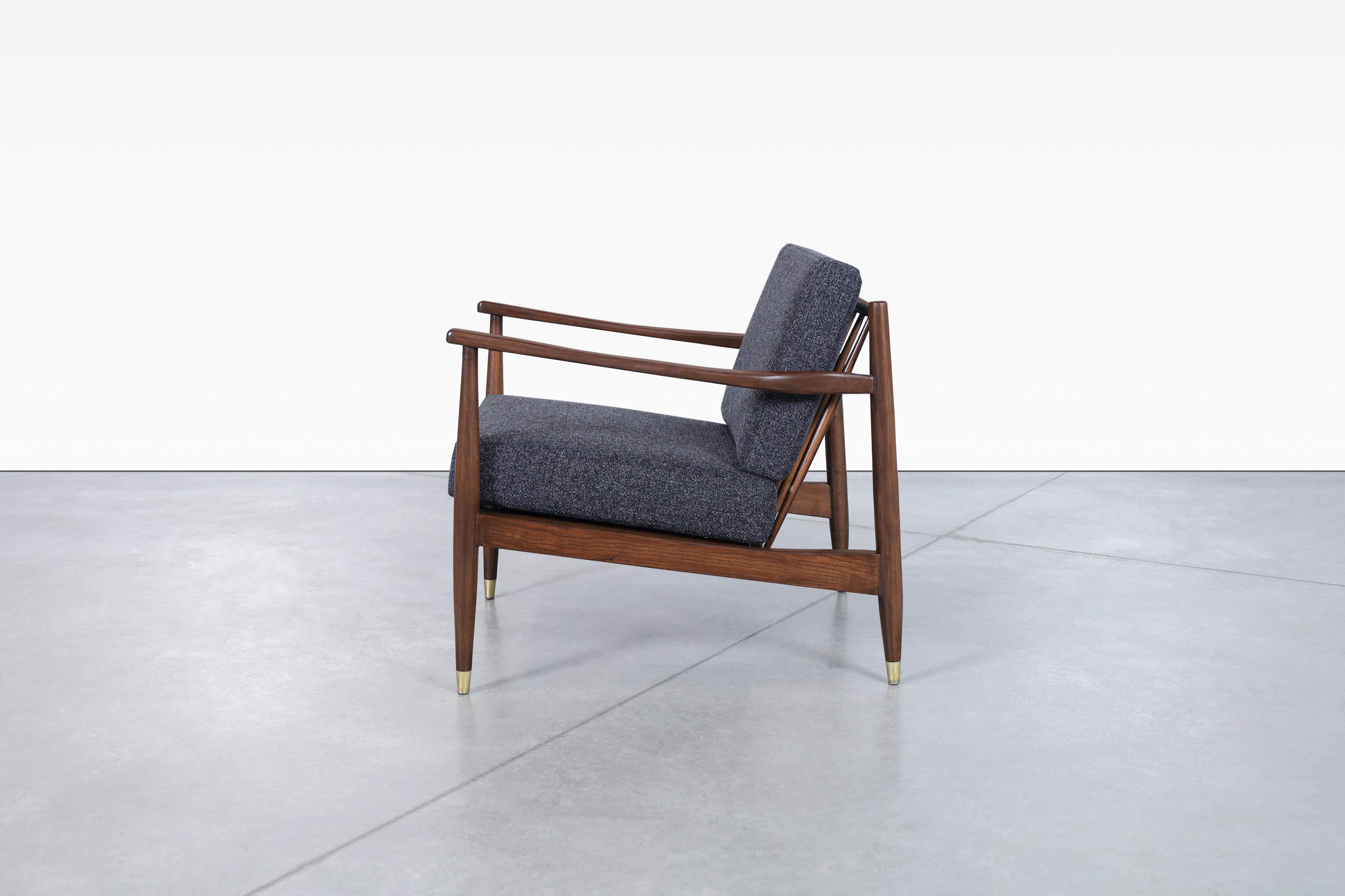 Mid-Century Modern Walnut Lounge Chairs at 1stDibs