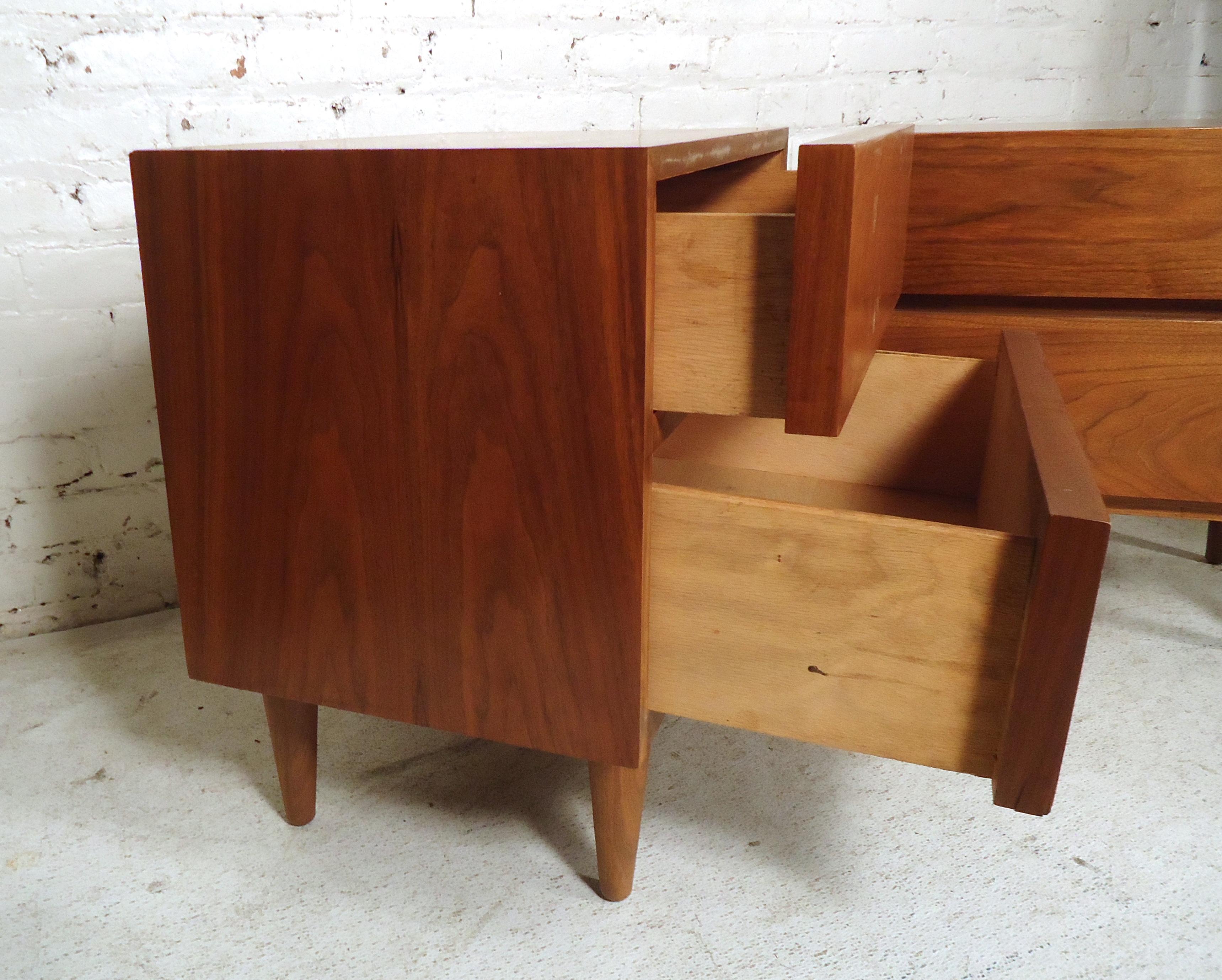 Mid-Century Modern Walnut Nightstands at 1stDibs