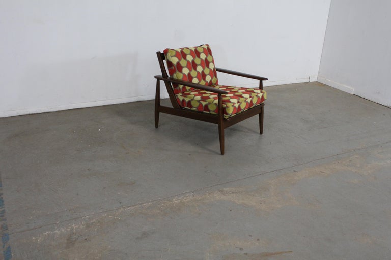 Mid-Century Modern Walnut Open Arm Lounge Chair For Sale at 1stDibs
