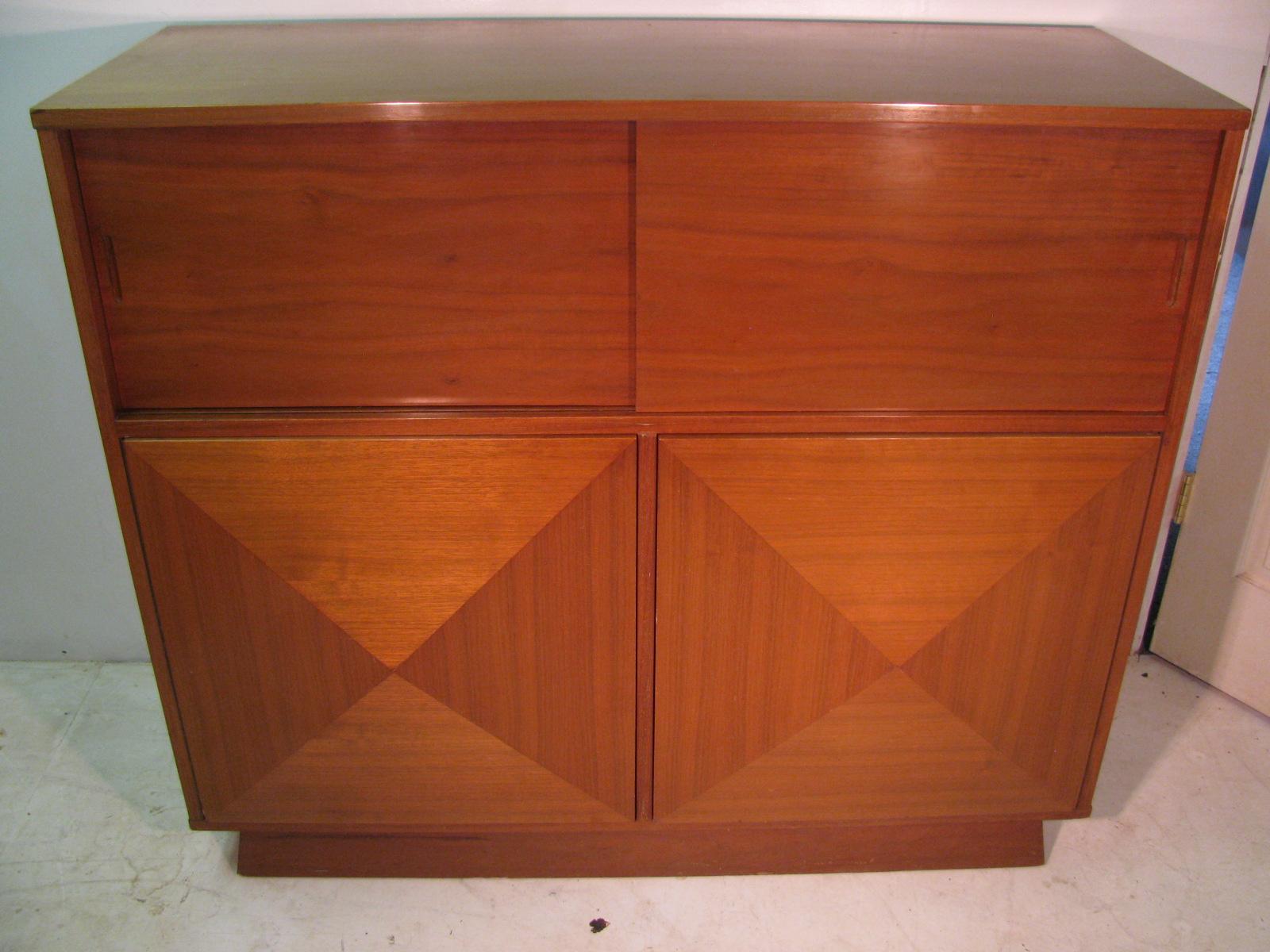 Mid-Century Modern Walnut Stereo Media Cabinet Style of Vladimir Kagan ...
